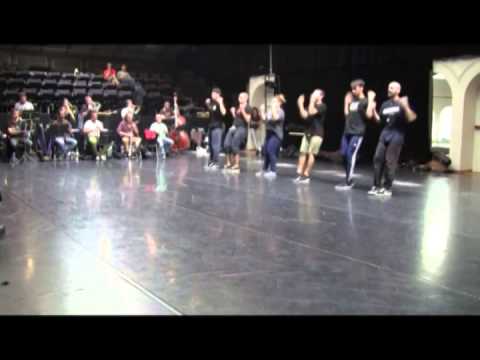 Primers assajos de l'espectacle conjunt COBLA SANT JORDI + KULBIK DANCE ...