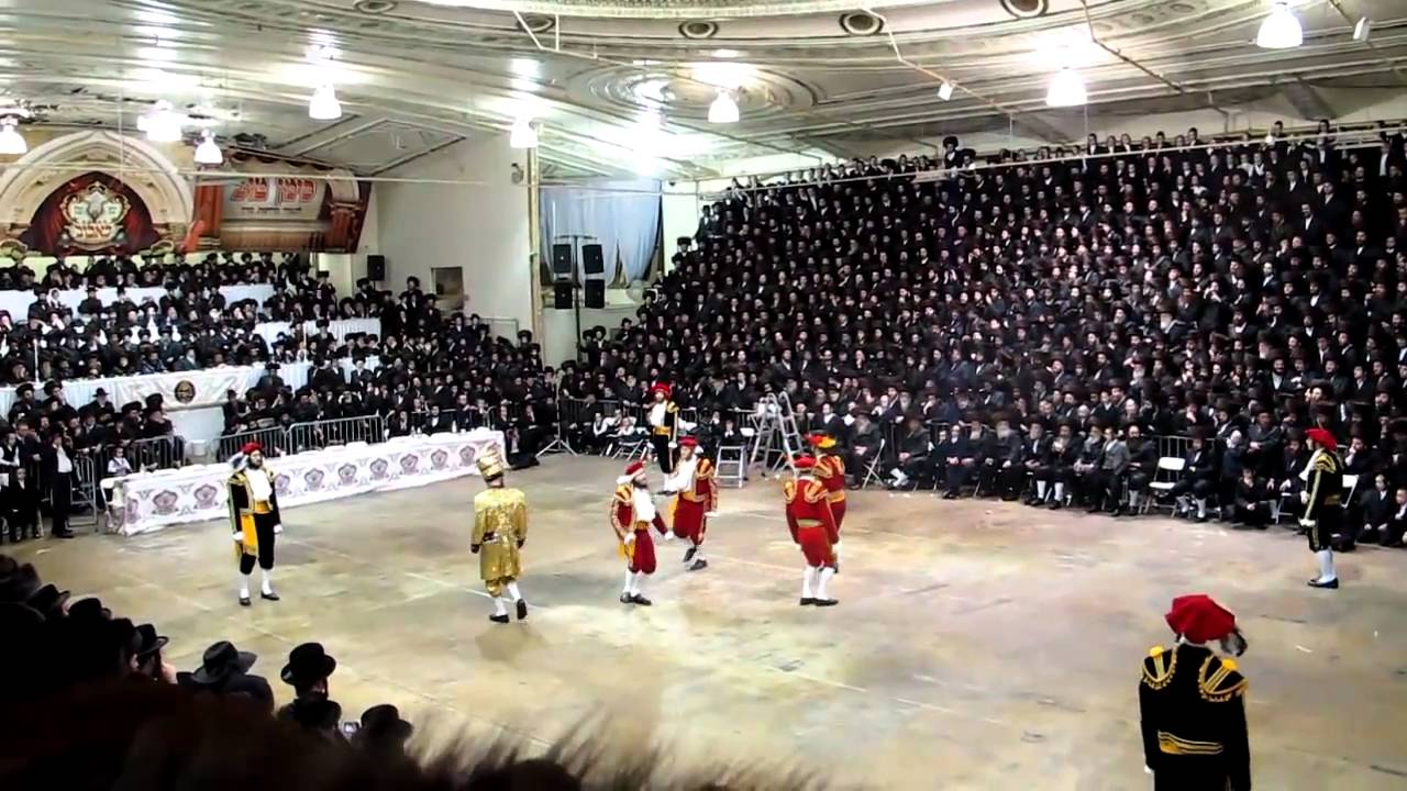 Chassidim dance at a Rebbishe wedding - YouTube