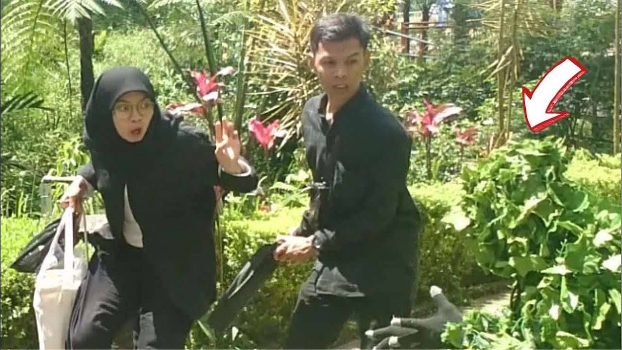 Allohuakbar... ada setan..!! Bushman prank kocak ngakak - YouTube