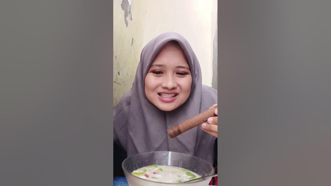 Temenin kakak makan es oyen gaes - YouTube