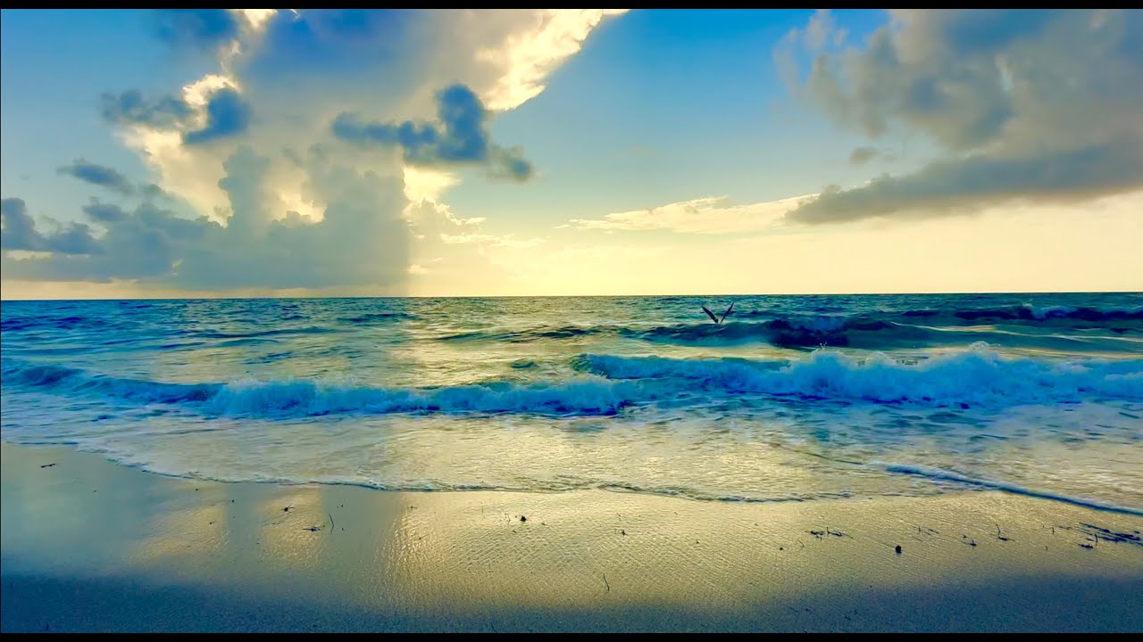 4K Beautiful Ocean Waves & Relaxing Beach | Warm Sea Air for Sleep ...