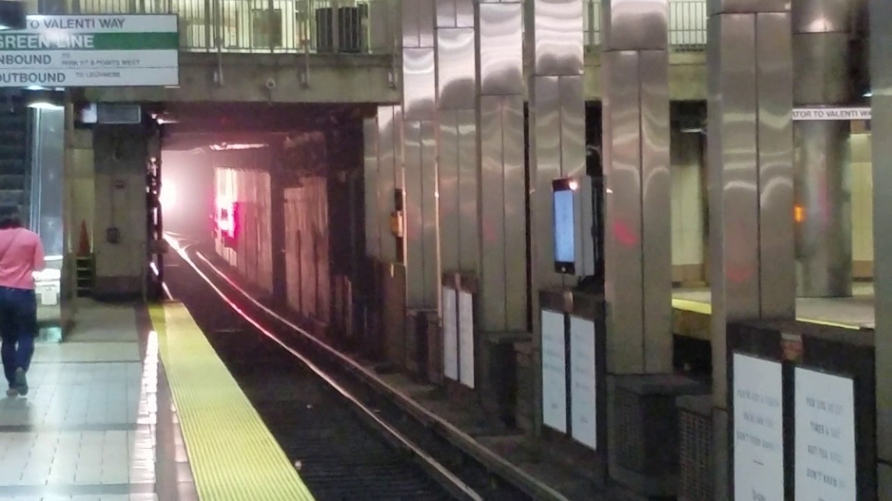 MBTA Orange line entering North Station. 7/25/17 - YouTube