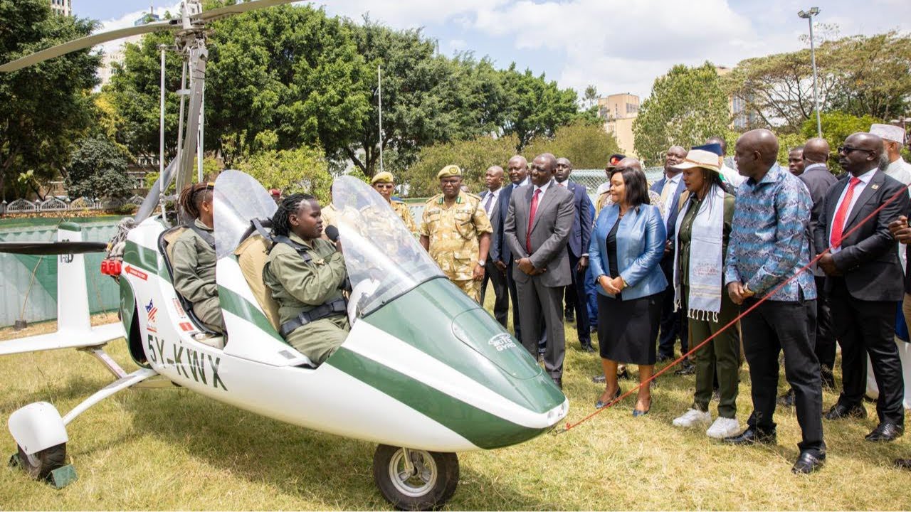SEE HOW PRESIDENT RUTO FALL IN LOVE WITH THIS MINI-HELICOPTER. - YouTube