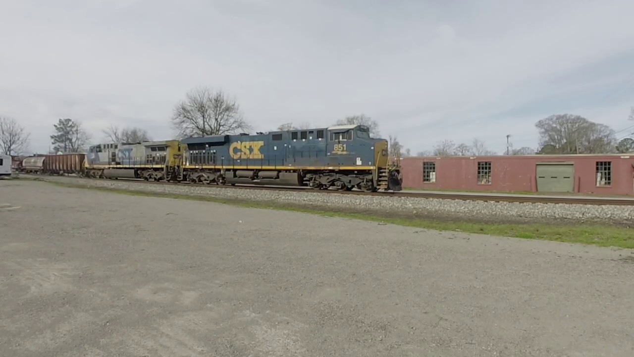 Short CSX Train with Distributed Power - YouTube