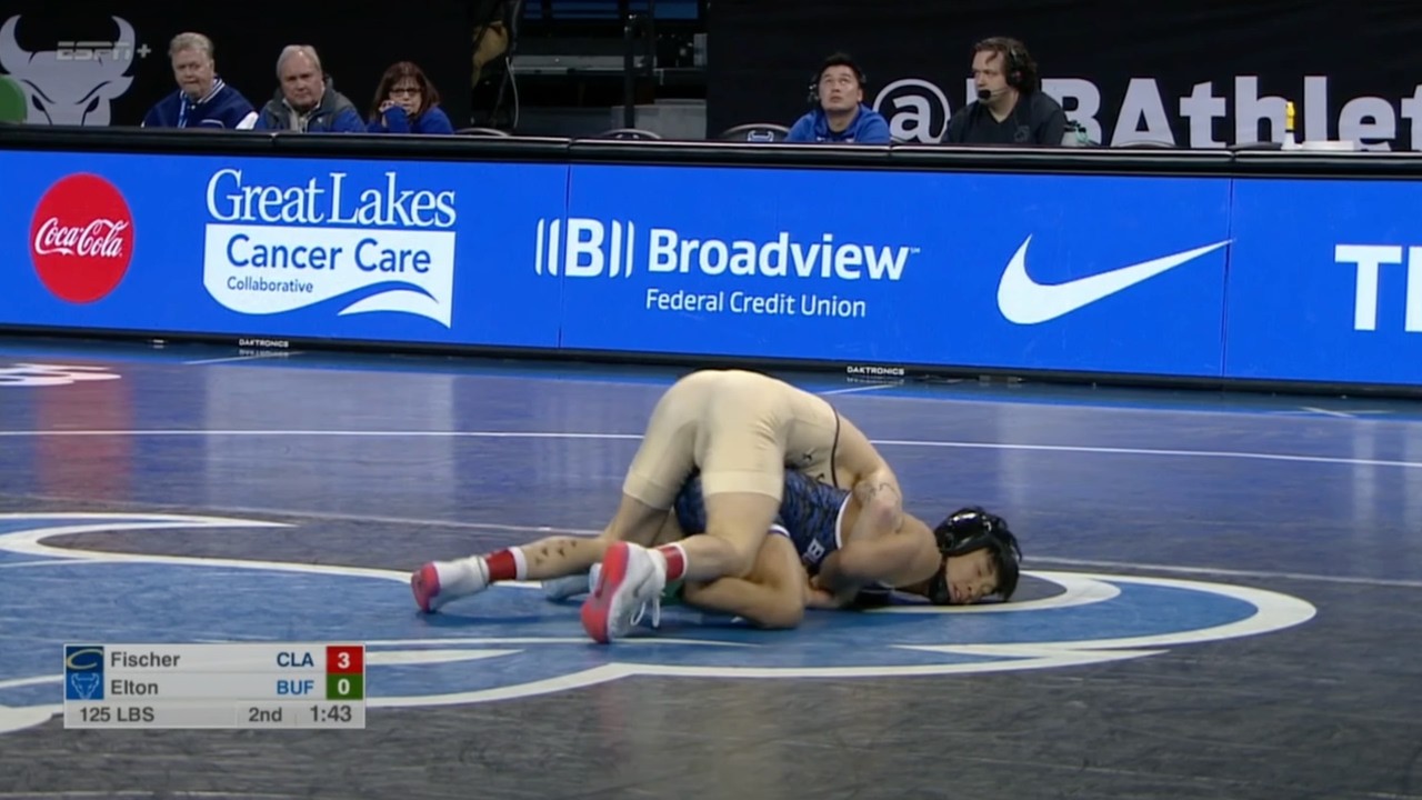 125lbs Joey Fischer (Clarion) vs Max Elton (Buffalo) - YouTube