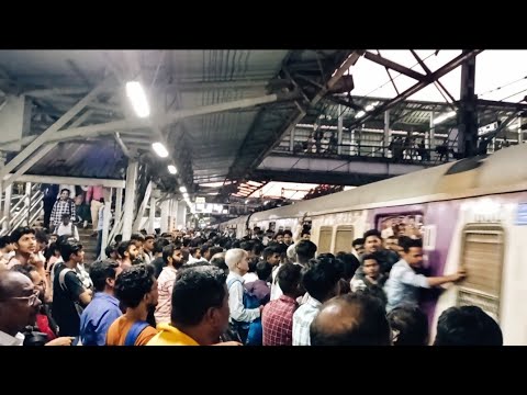 Rush in Mumbai Local Train | Crowd at ghatkopar station | Mumbai local ...