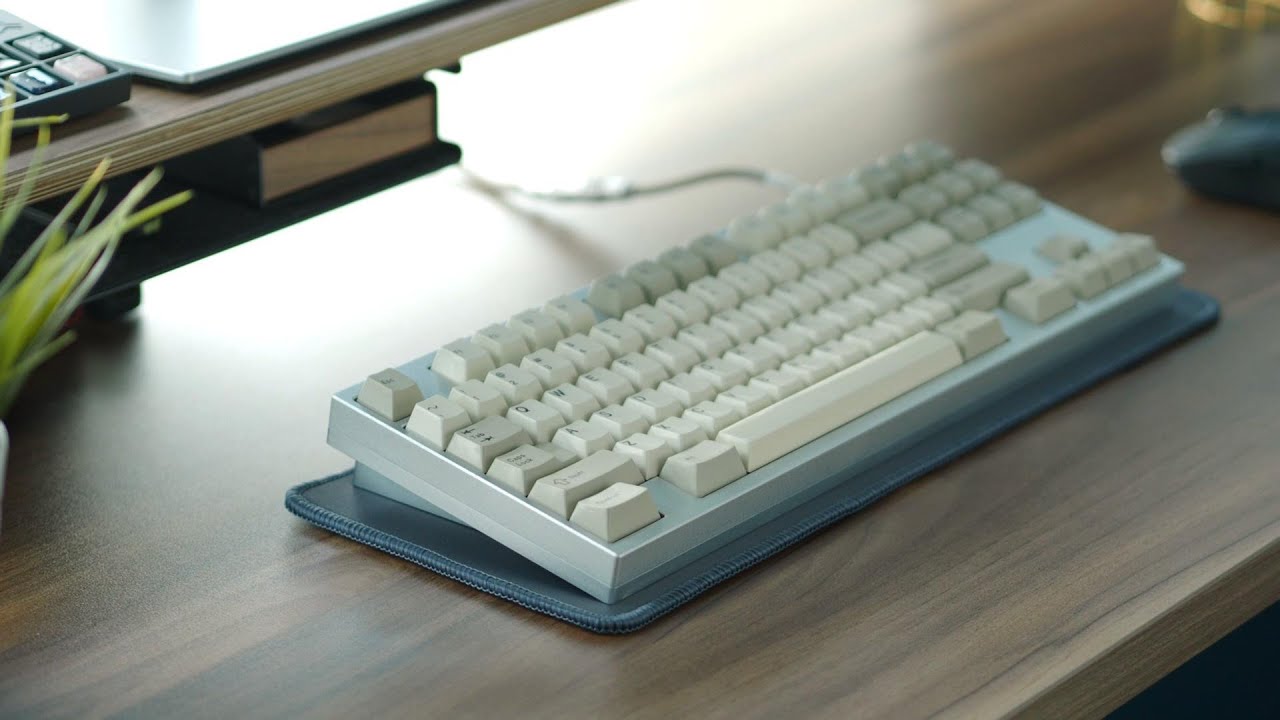 LZ CLS - MX Blacks Hyperglides on Stainless Steel Plate Typing Sound ...