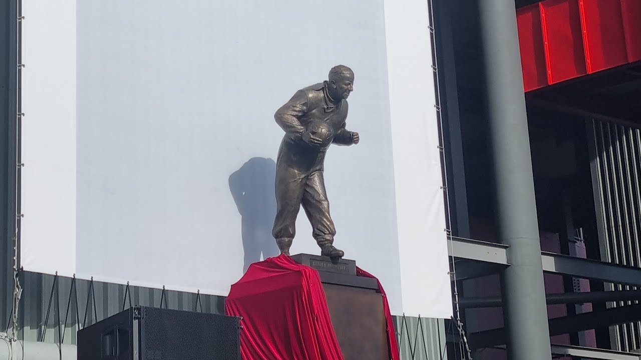 Jimmy Murphy Statue unveiling. Poetry reading by Tony Walsh (Longfella ...