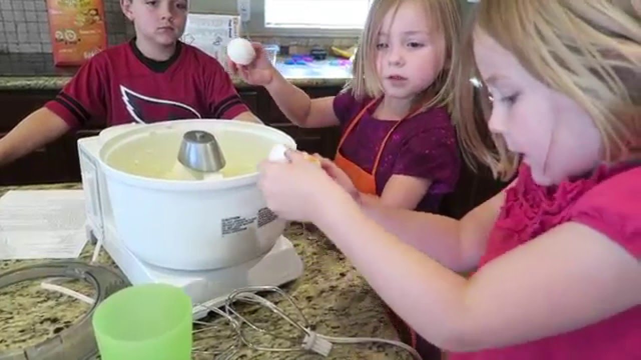 🍪 BAKING WITH KIDS - YouTube