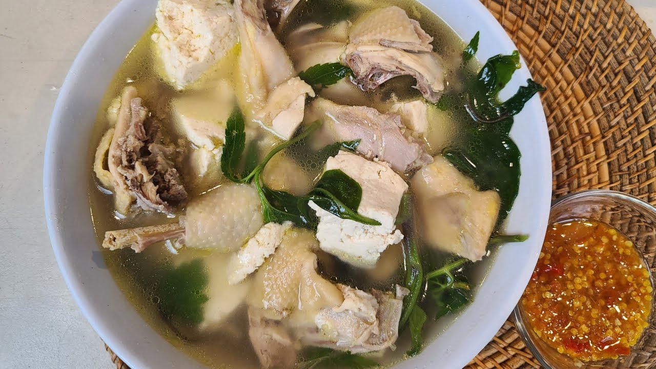 Hmong Postpartum chicken and tofu soup! Anyone can eat it! [nqaij qaib ...