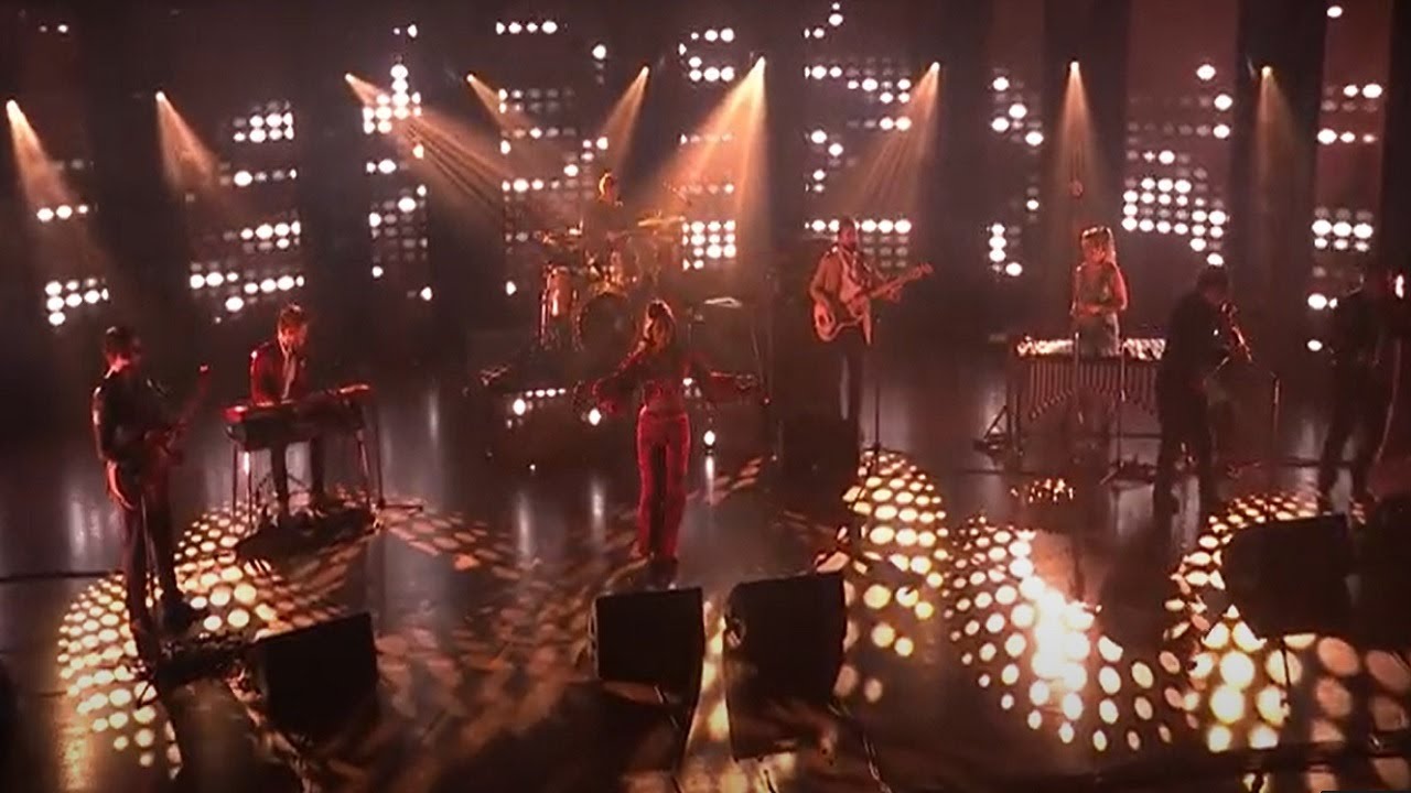 LOU'ANA - Move Along (Live At The PMA's) - YouTube