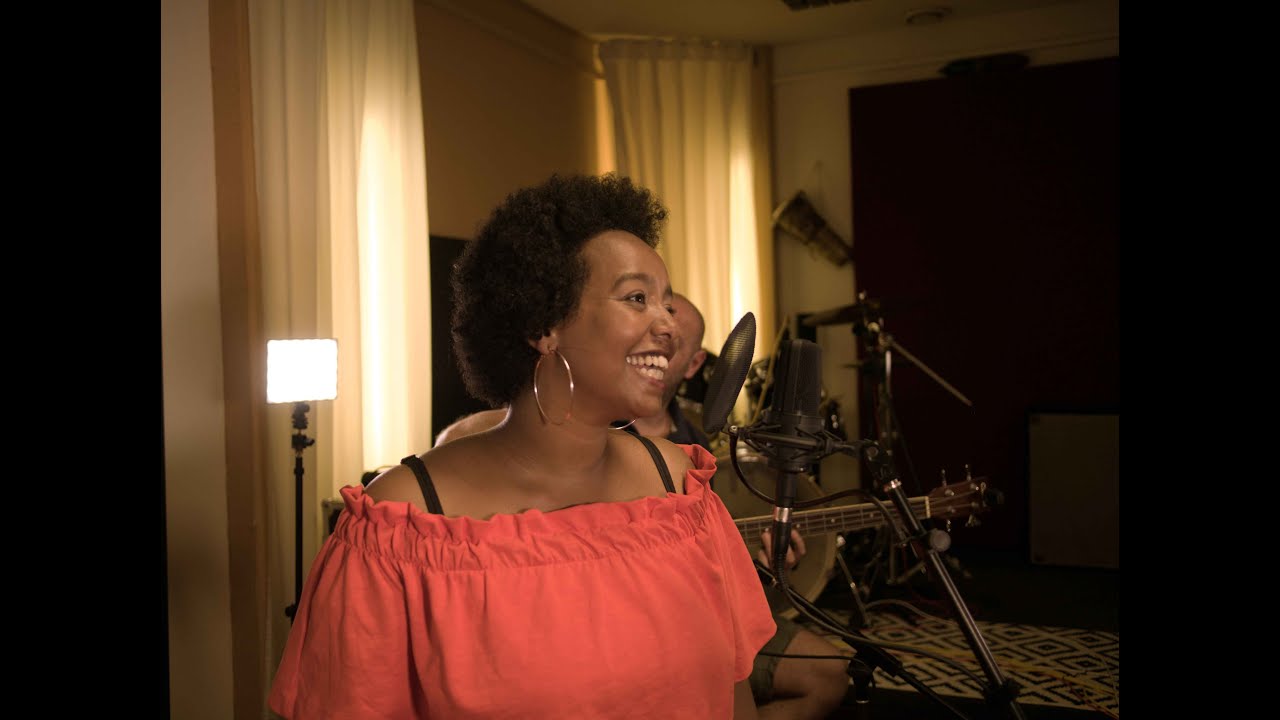 Sarah Tsehaye - On the Radio (Rhein Unplugged Live Session) - YouTube