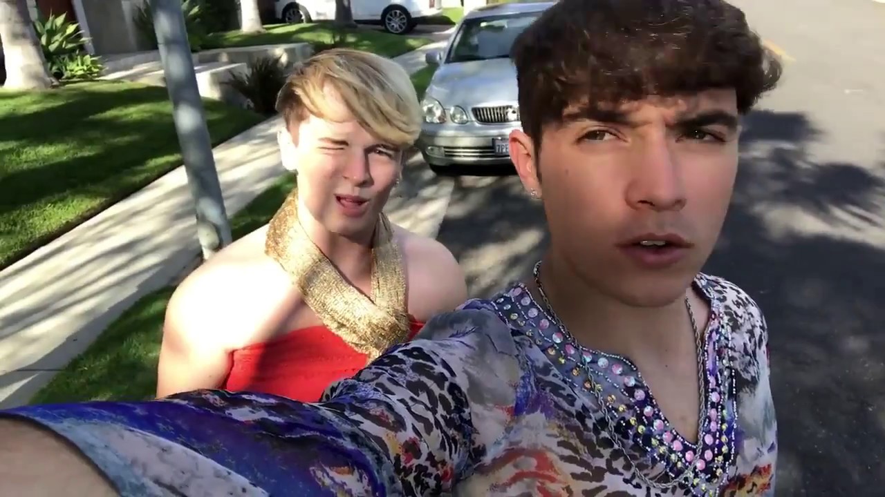 Try to not laugh with Andy Fowler from RoadTrip - YouTube