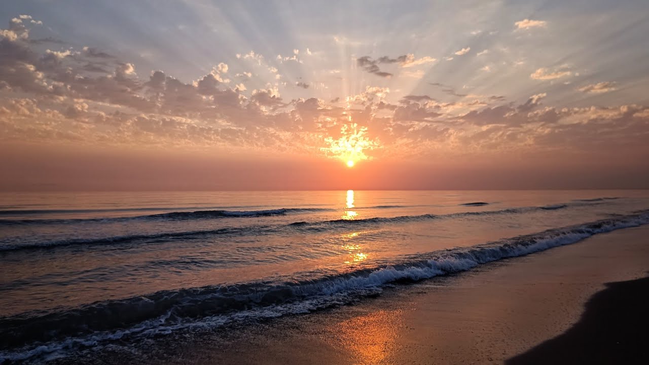 Sea Meditation, Calm Sea and soothing Wave Sound at Stunning Sunrise ...