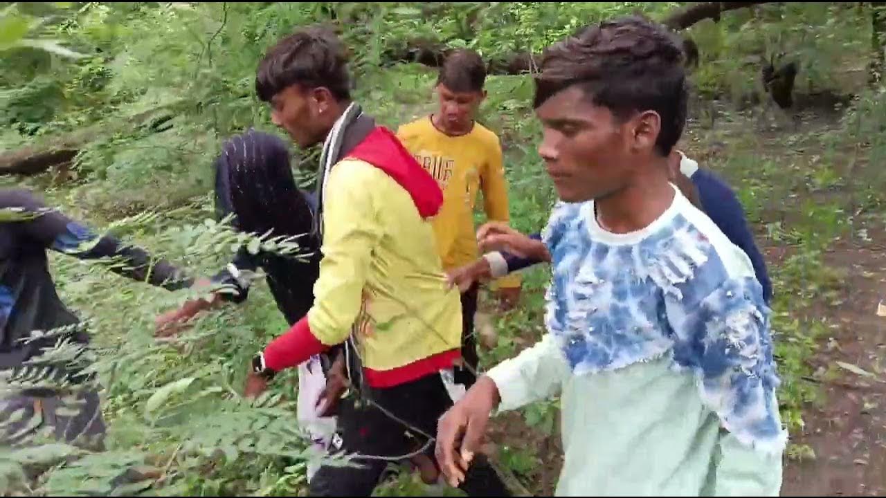 Kanan Shahar Mein Ek Ladka Aur Ek Ladki Jungle Mein Mangal Karte Hue Pakde Gaye Youtube
