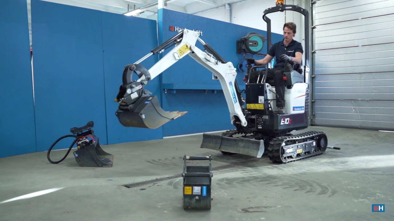 Hvordan bytte skuff på Bobcat E10z - YouTube