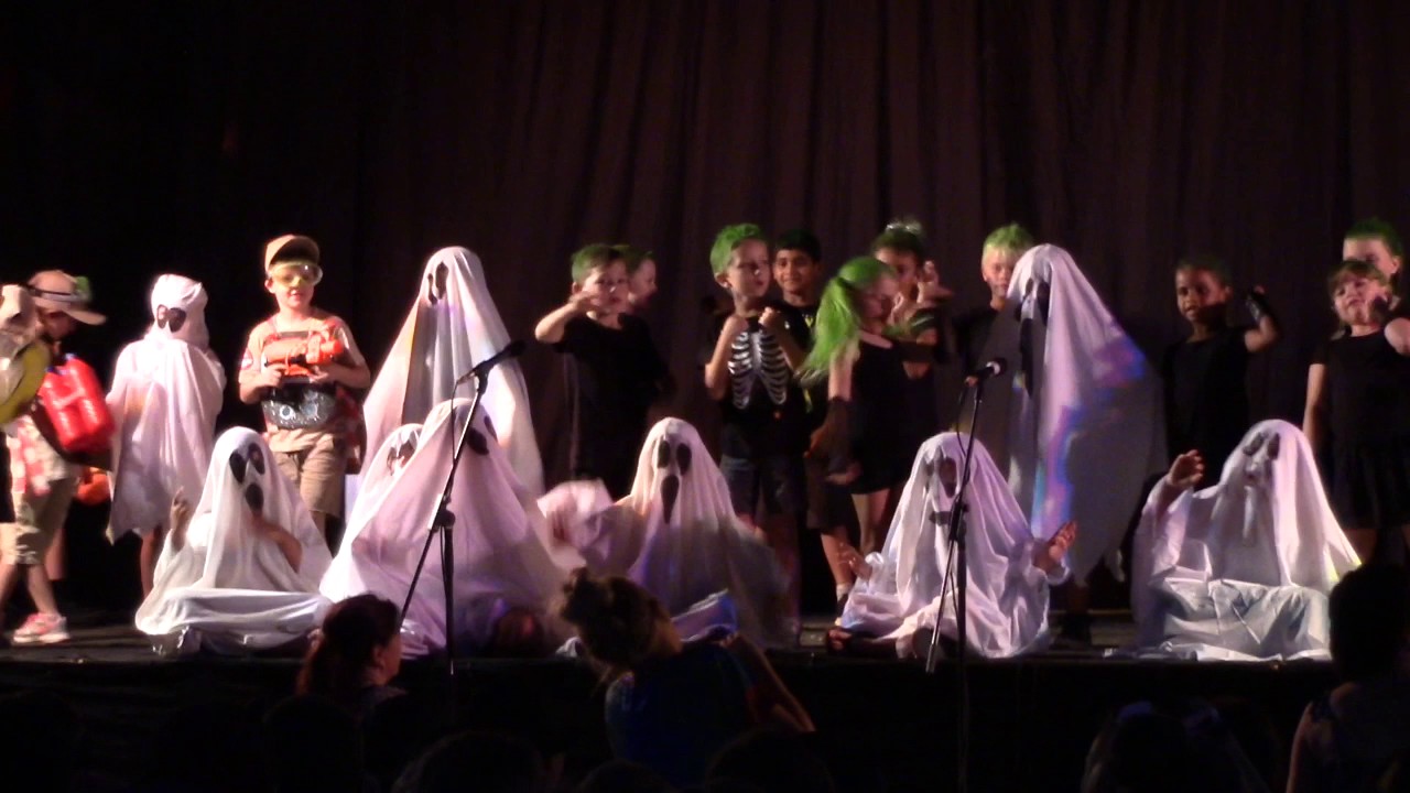 2016-12-05 ... Kids End of School Presentation Night performances - YouTube