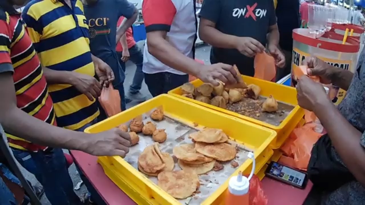 Dhaka Street Food - Singara, Samosa, Puri, Aloo Chop & Mughlai ...