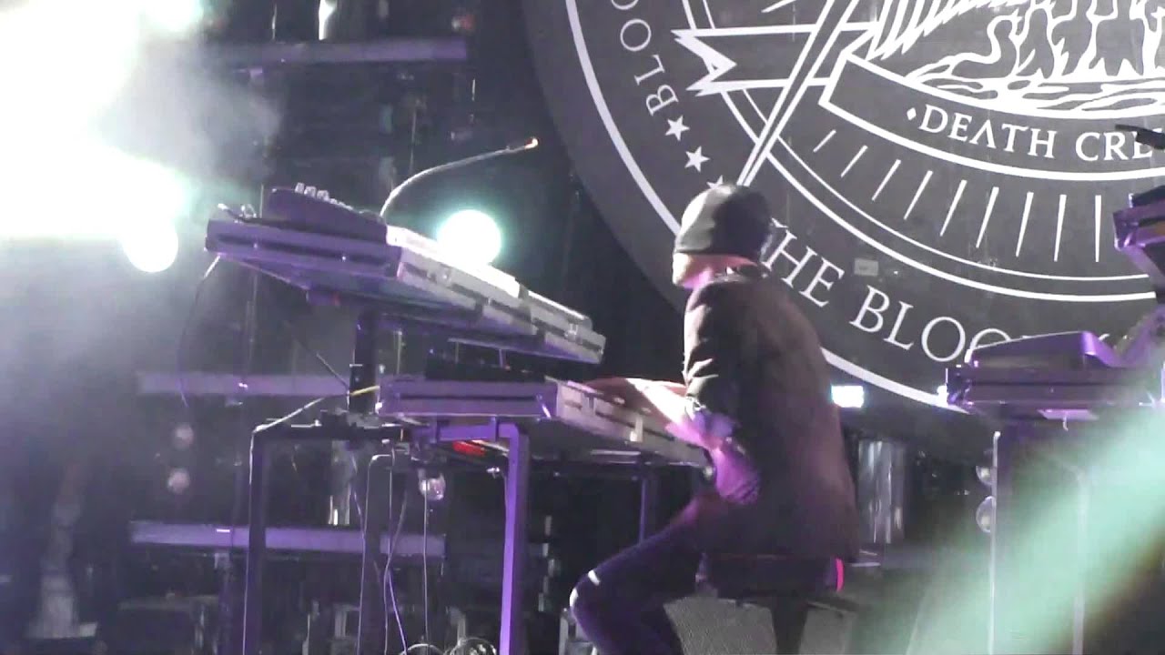 bloody beetroots live ferrara 2011 bob rifo play piano hd video - YouTube