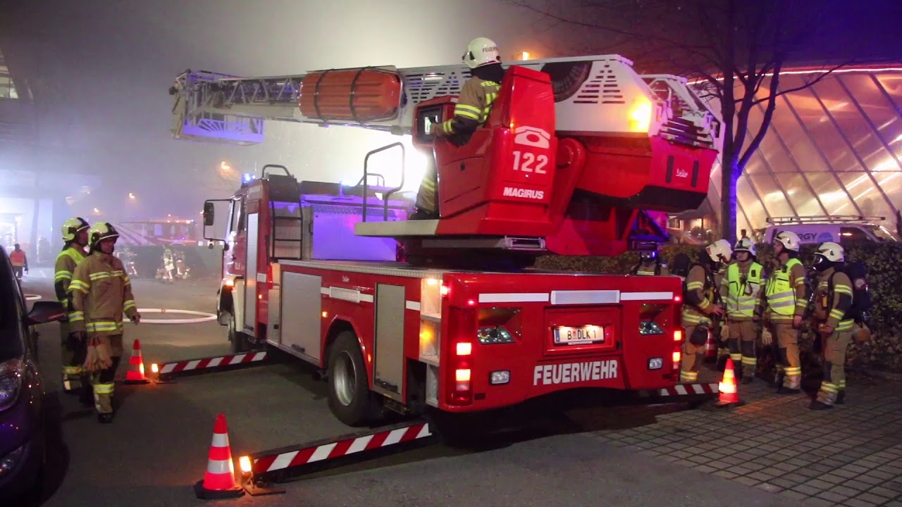Feuerwehreinsatz: Brand bei Höchster Firma - YouTube