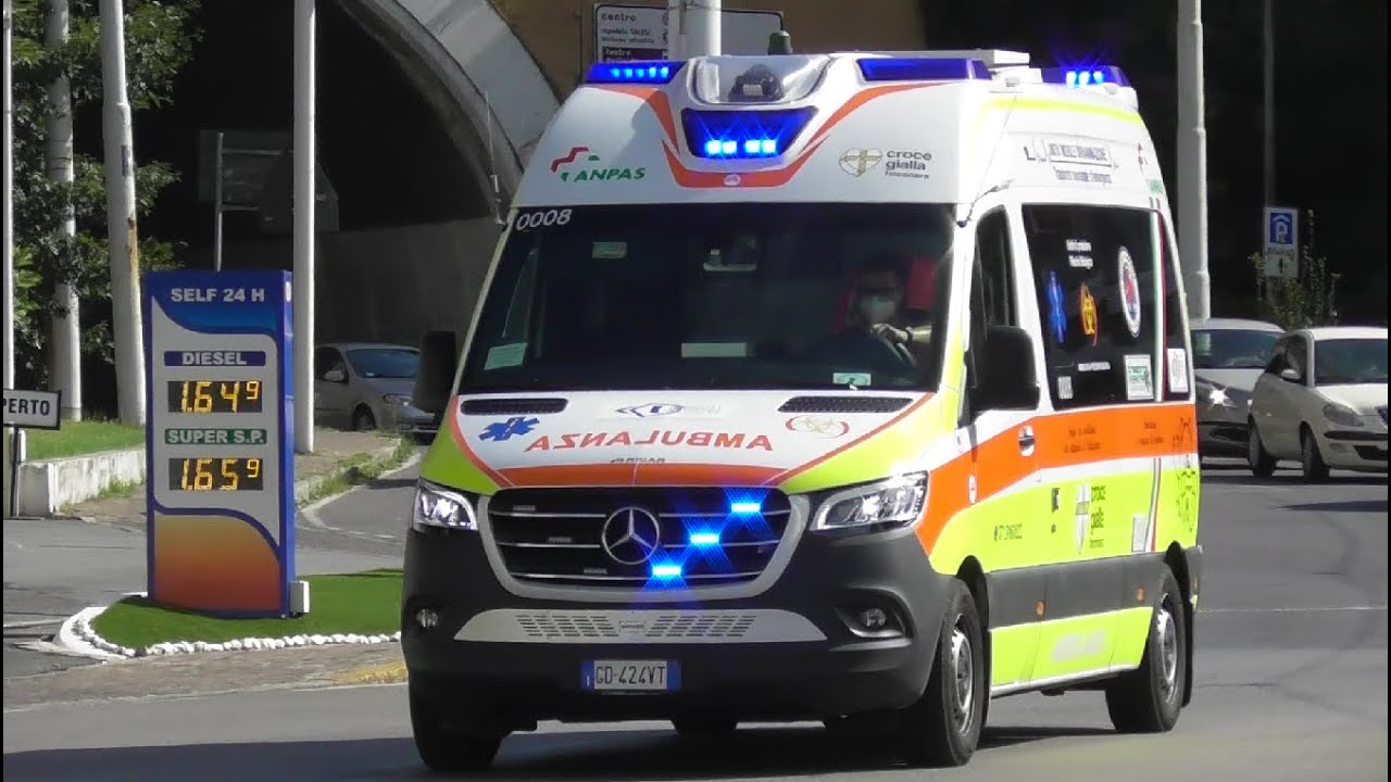 Ambulanza Croce Gialla Falconara in Emergenza / Italian Ambulance in ...