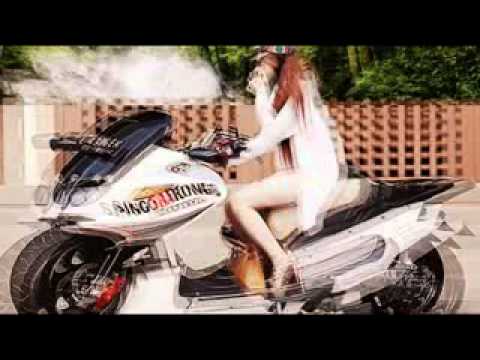 Ngintip SPG Seksi Diatas Motor Houbnda putih mulus