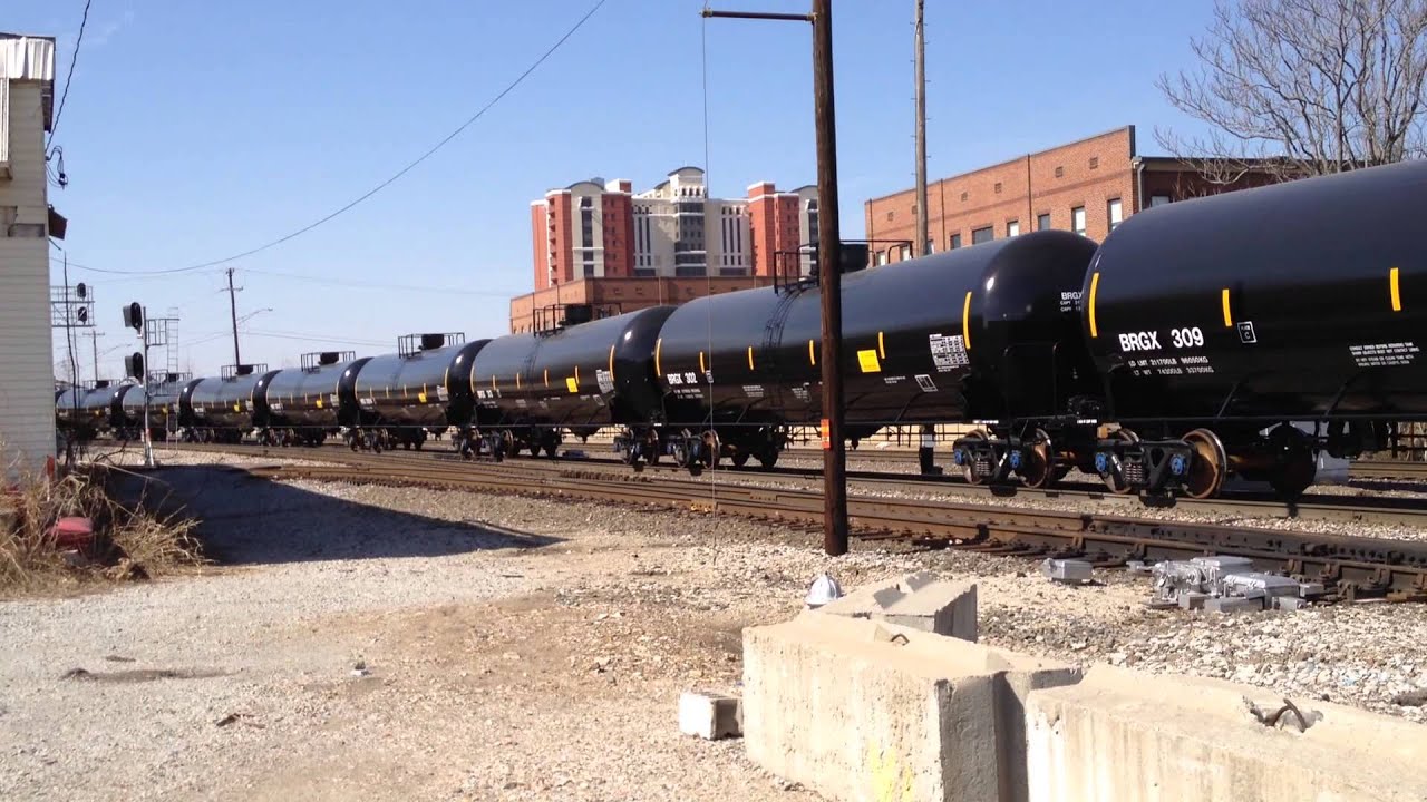 BNSF Mix Freight Heads South with new DOT111A Tank Cars - YouTube