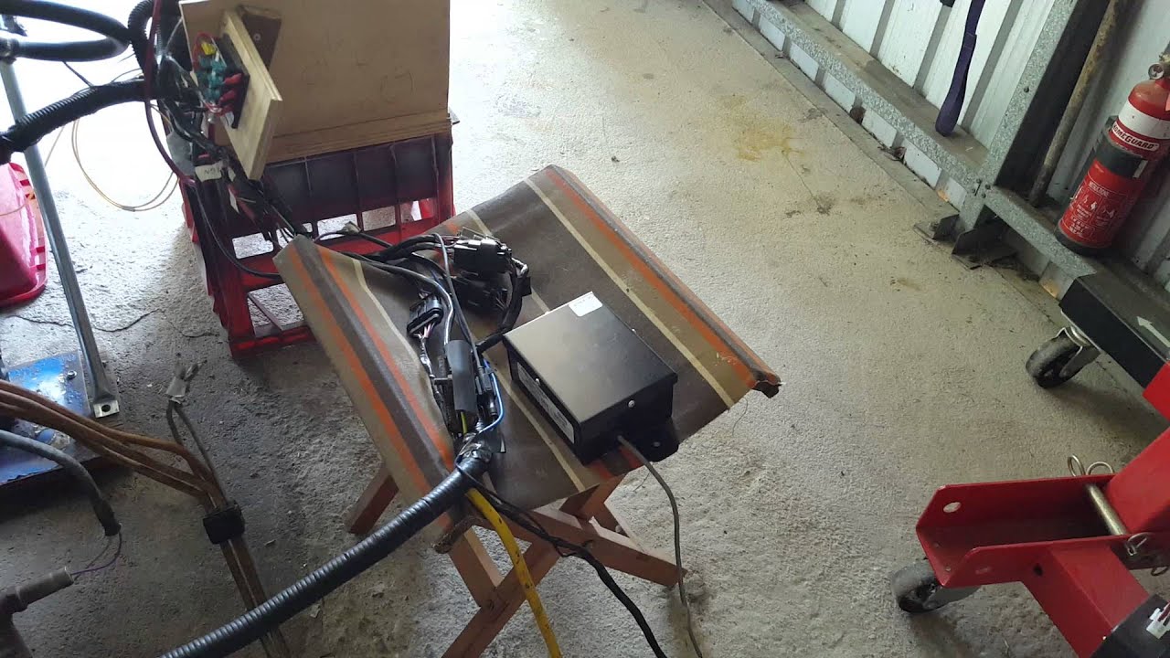 Vt commodore ecotec conversion, into HJ holden - YouTube