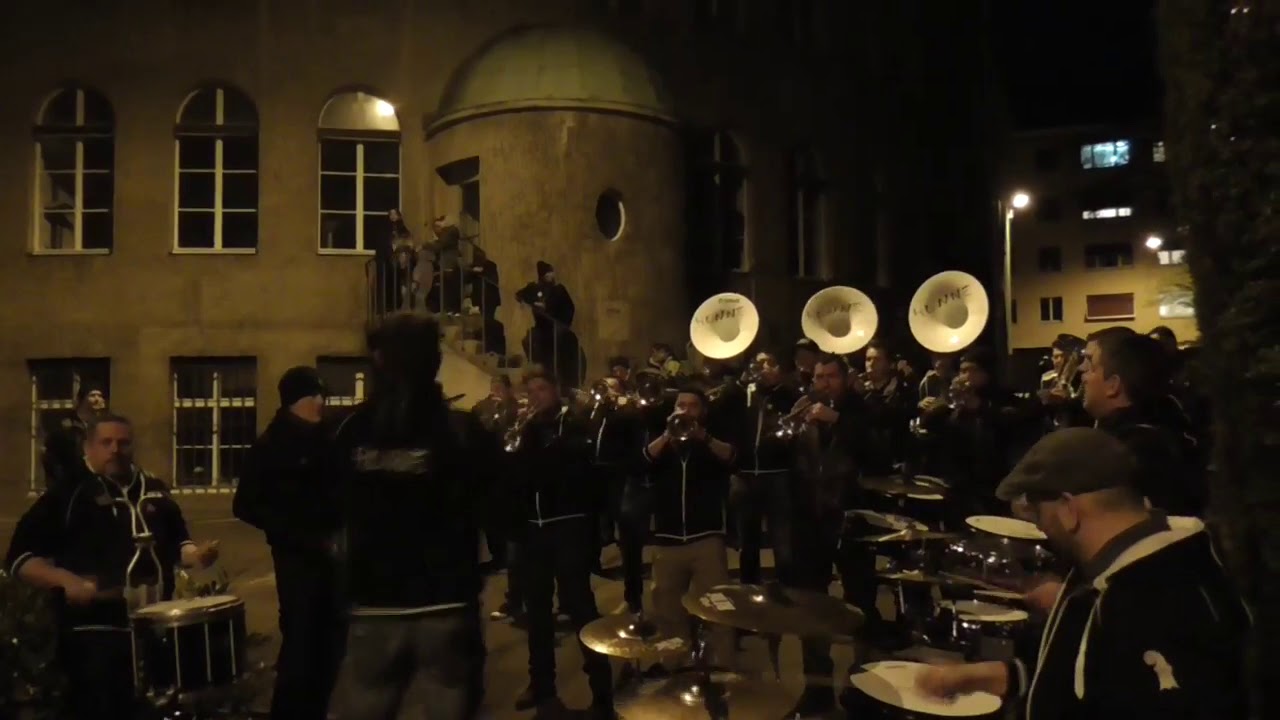 Guggemuusig Hunne Basel @ Kei Fasnacht Platzkonzert (04.03.2020) - YouTube