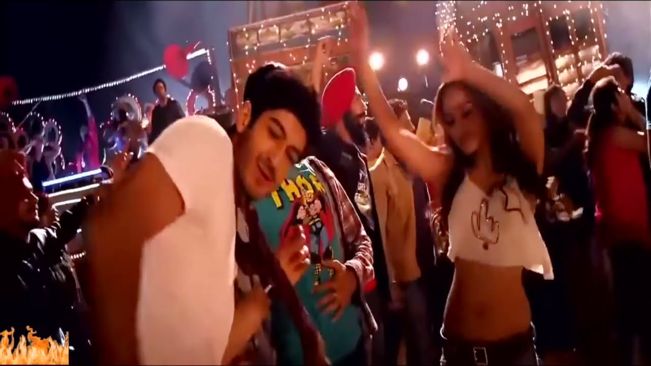 Kiara Advani | Hot Shots | fugly movie - YouTube