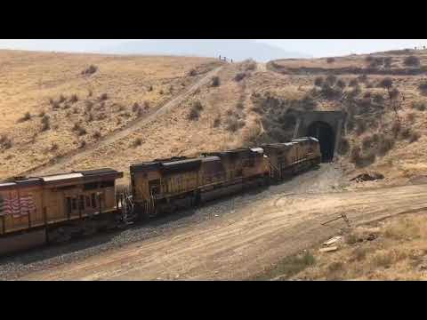Scenic Line : UP on Tehachapi Eastbound #railroad, #locomotive , #tehachapi - YouTube