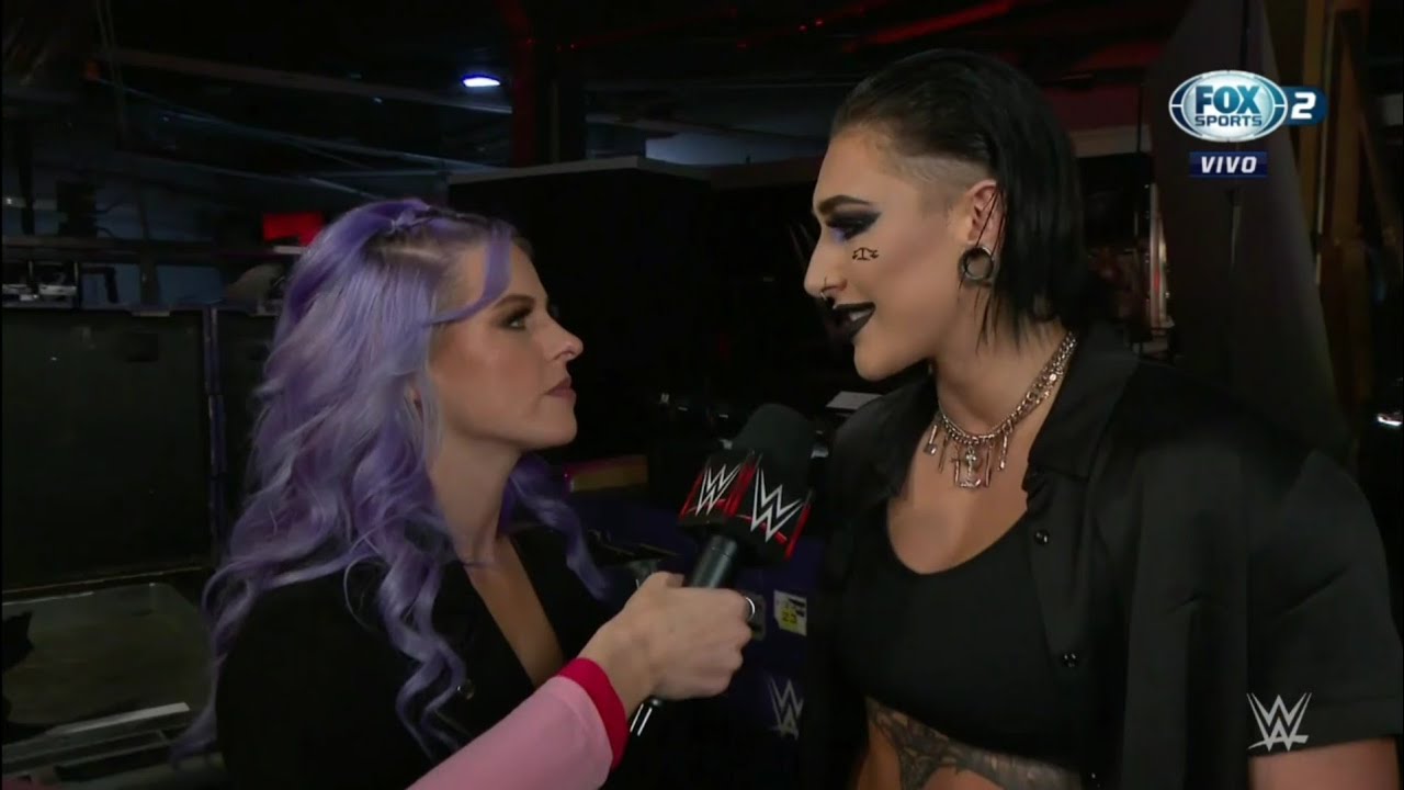 Rhea Ripley reta a Candice LeRae en Backstage - WWE Raw 09/01/2023 (En ...
