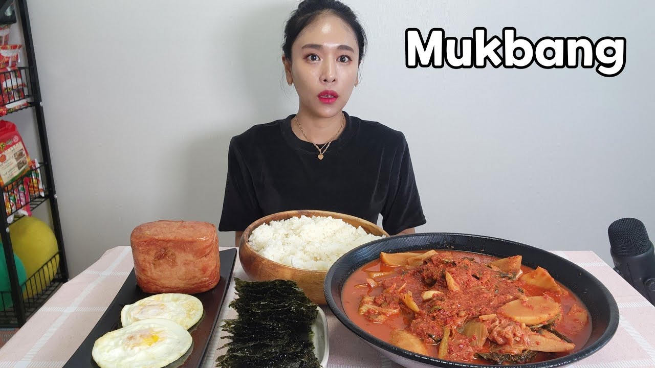 매운실비김치찜?찌개랑 밥 먹방 Korean food Spicy Kimchi Jjigae Mukbang eating show ...