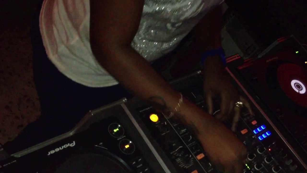 DJ ELLY CHUVA na Discoteca SWING em Kwanza-Norte(ANGOLA) - YouTube