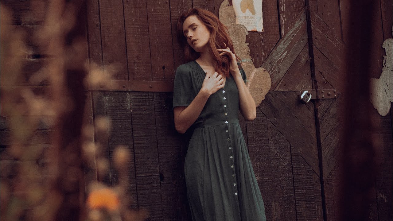 Model Betty video portrait. Behind the scenes cut. Real time. Canon M50 ...