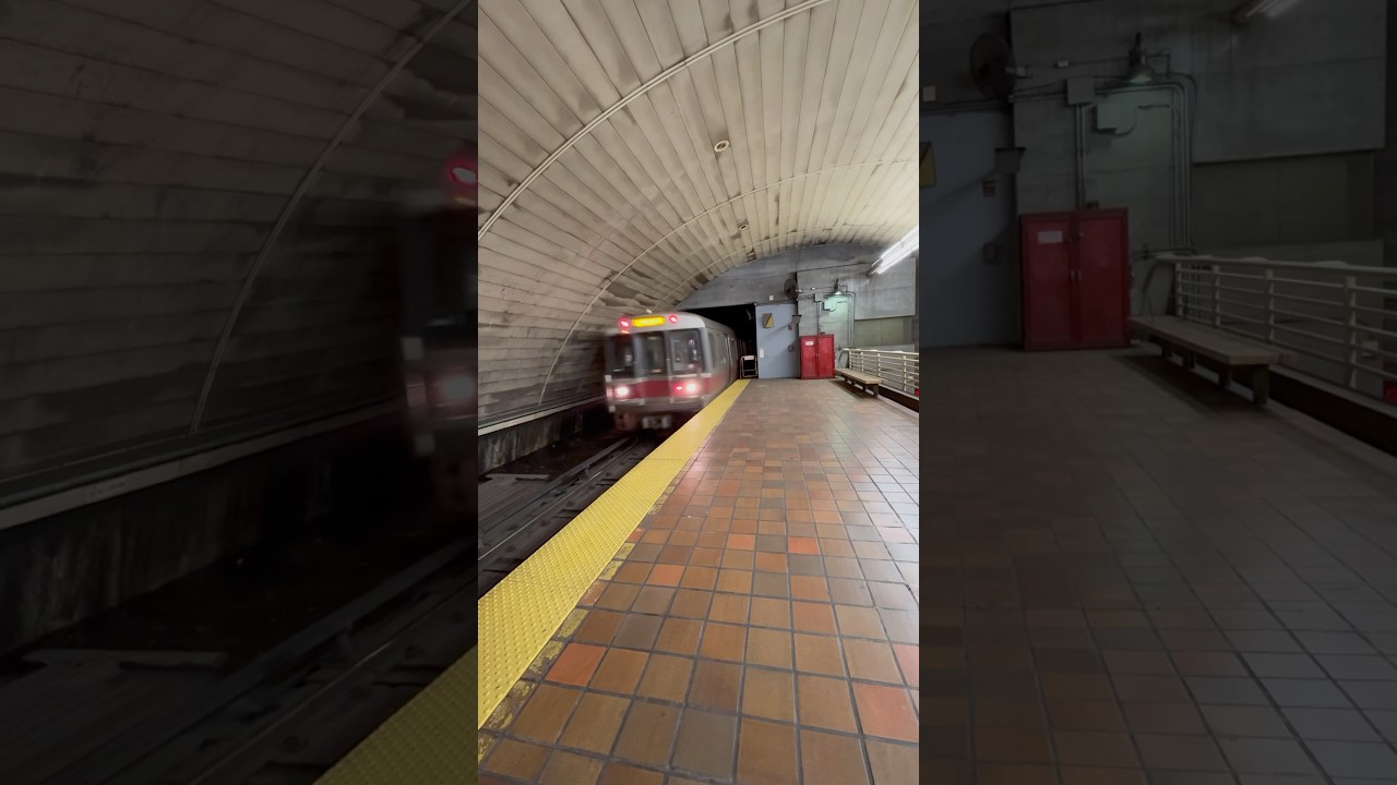 MBTA Red Line Pulling into Porter - YouTube