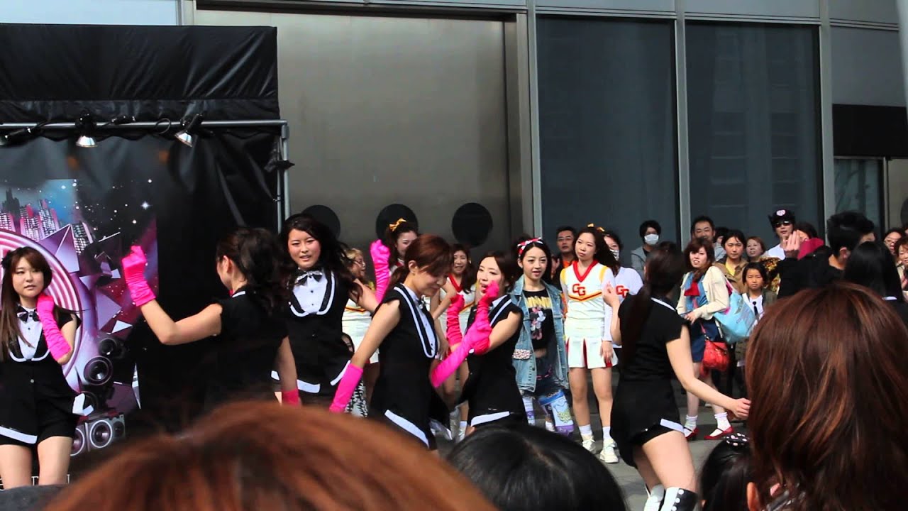 130320 SNSD COSPLAY DANCING MR TAXI - YouTube