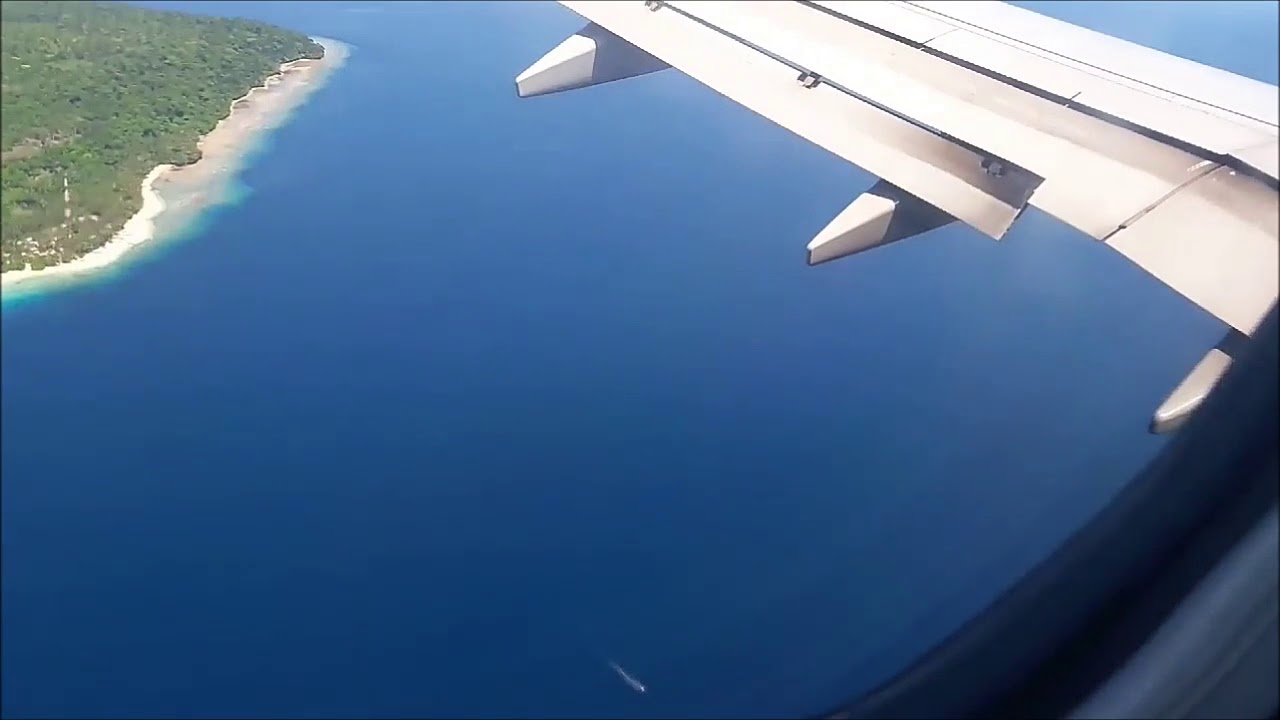 Landing bandara Frans kaiseipo biak dengan pesawat sriwijaya air - YouTube