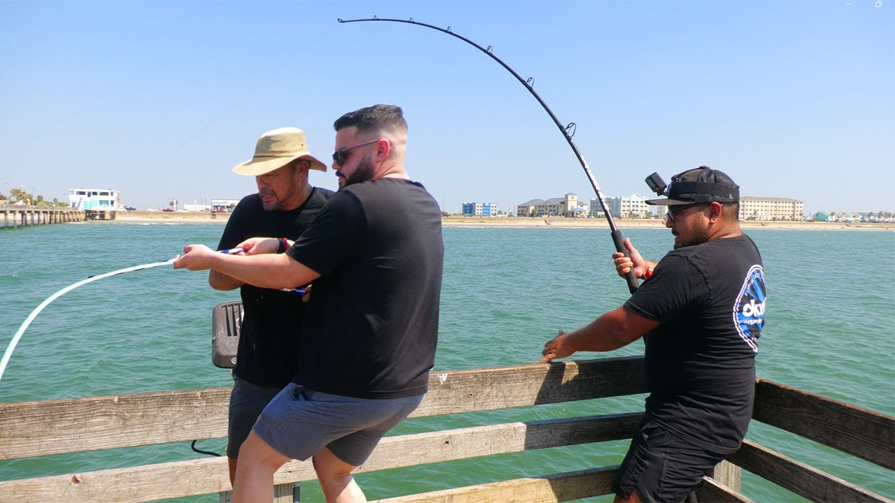 Fisherman Lands 150lb Beast at The Pier! - YouTube