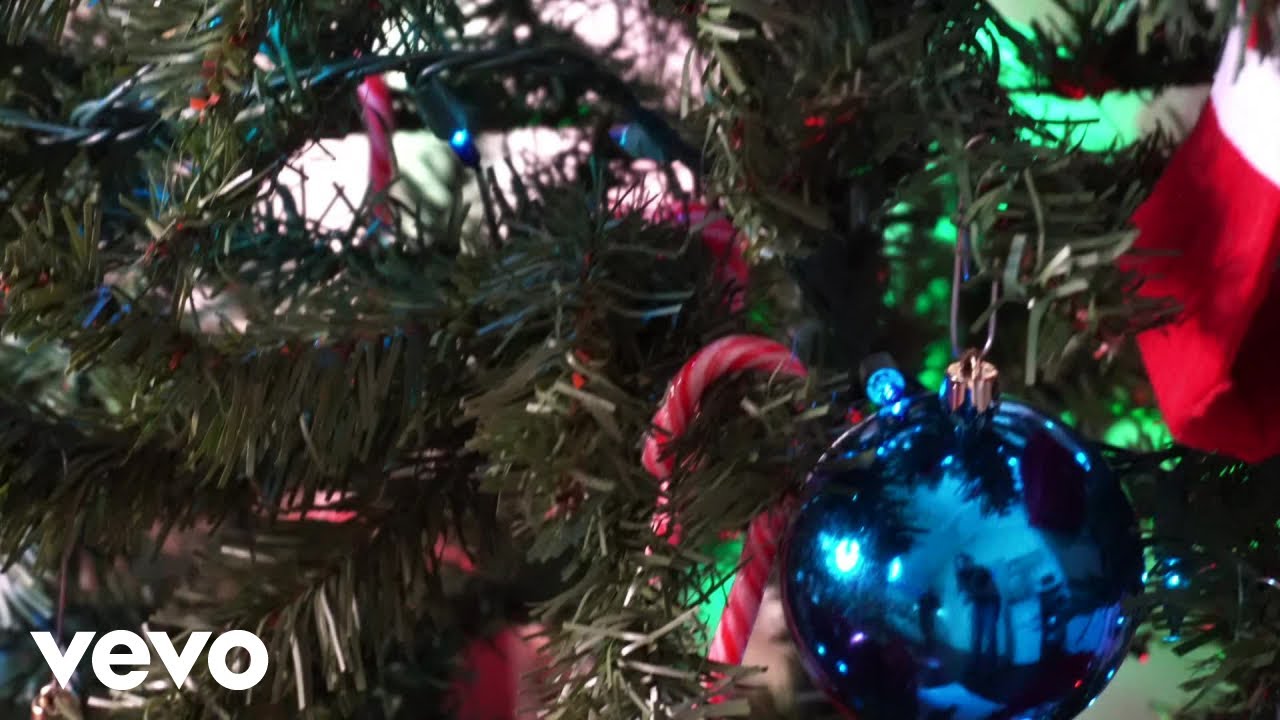 Gareth Campbell - Undercover Christmas (Official Music Video) - YouTube