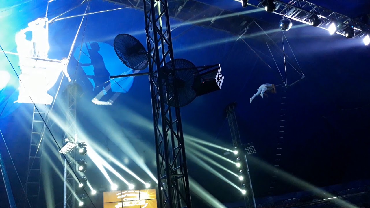 Fliying trapeze Poderoso Circo Rolex - YouTube