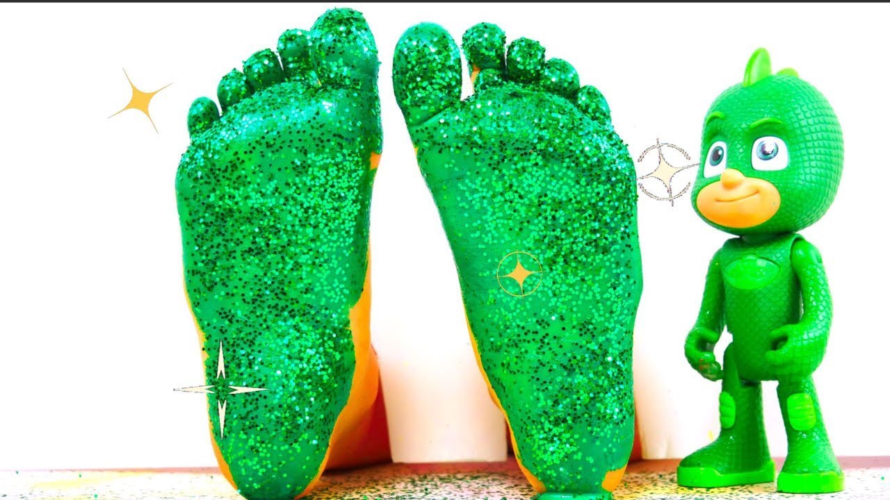 Learn Colors with Pj Masks Toys and Feet Painting - YouTube