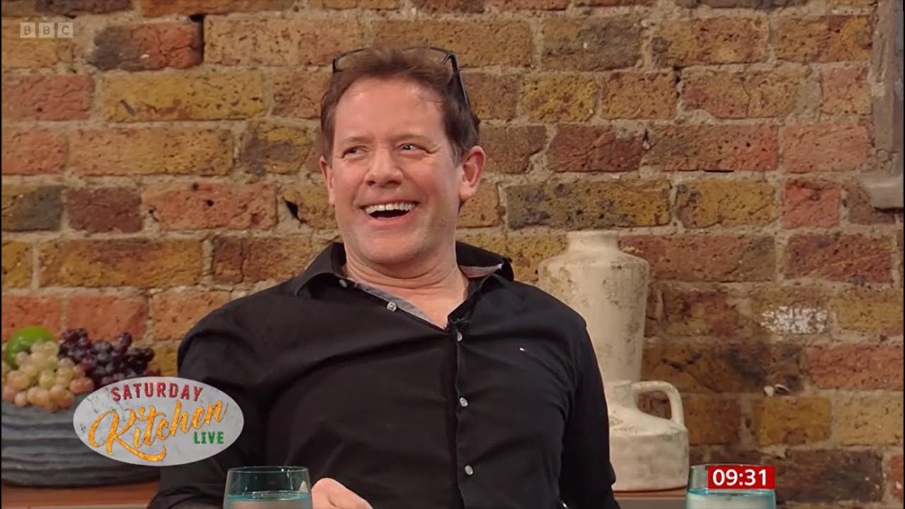 Matt Tebbutt gets roasted by Naga Munchetty (22/02/2025) - YouTube