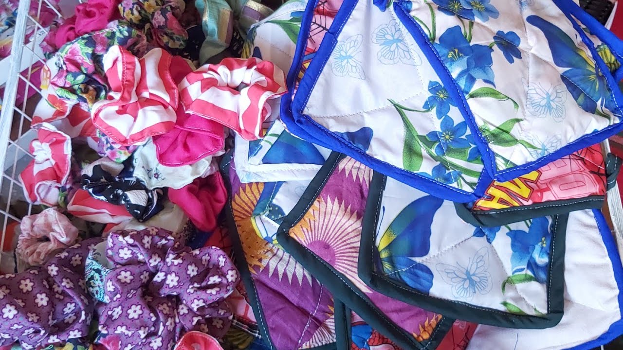 Beautiful Scrunchies and Pot Holder by Del's Handsmade! #tela #retaso # ...