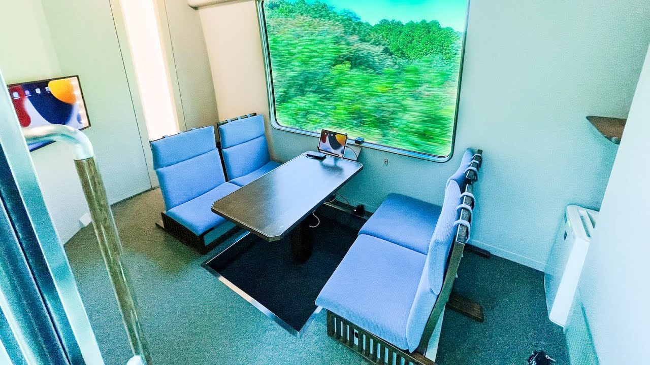 Sightseeing train with Japanese style private room with many services ...
