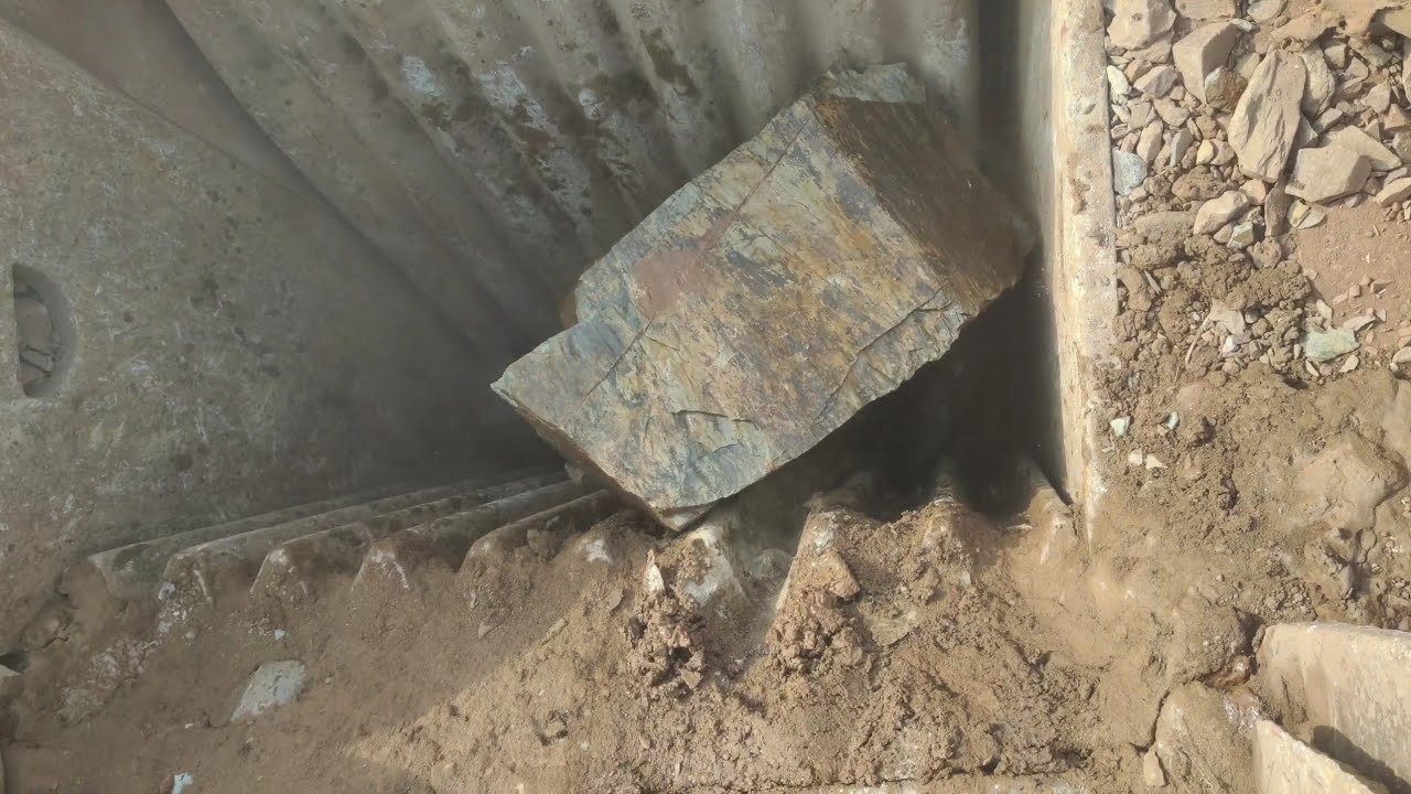 Super Giant Stone Crusher in Exclusive Action|Heavy crusher in action ...
