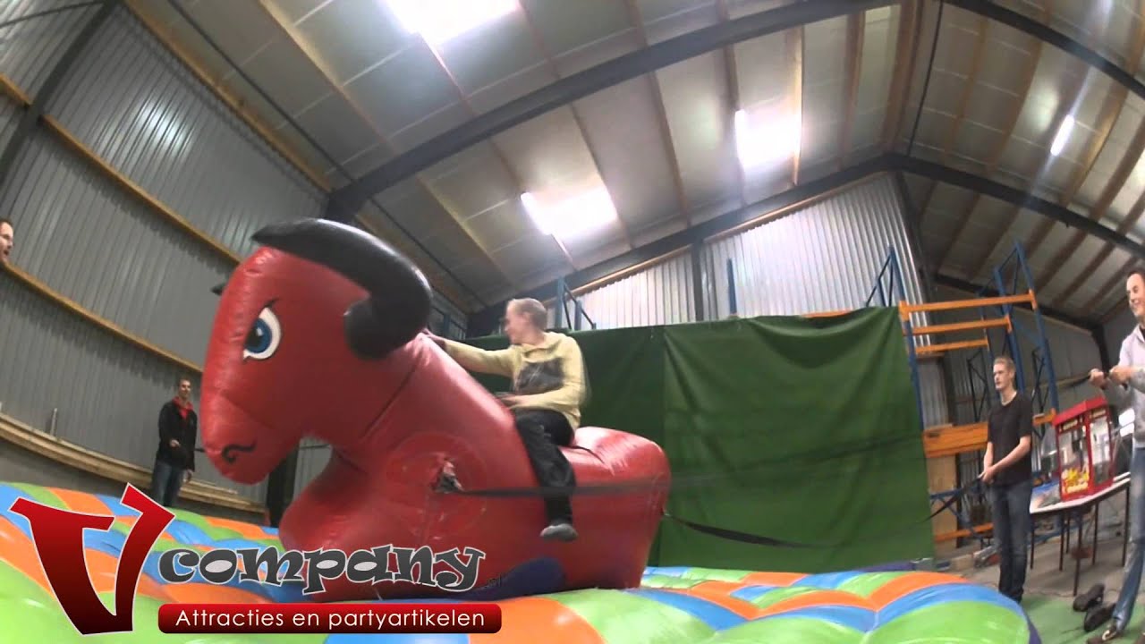 Rodeostier huren - opblaas stier - YouTube