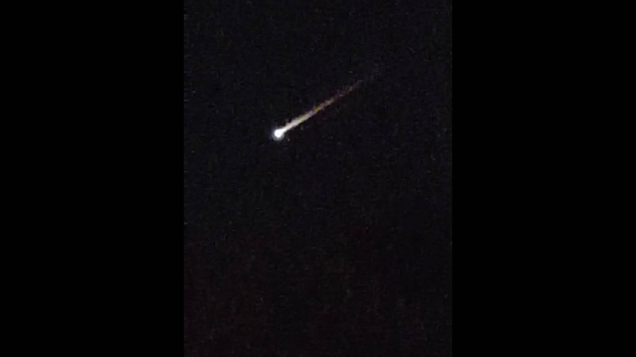 Meteor over san jose california **Update it was a Chinese Rocket - YouTube