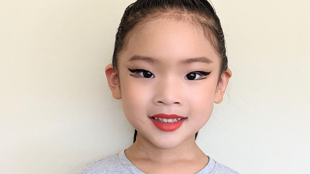 Easy Kids Stage Makeup - 儿童简单舞台妆容 无假睫毛 适合3-6岁 - YouTube
