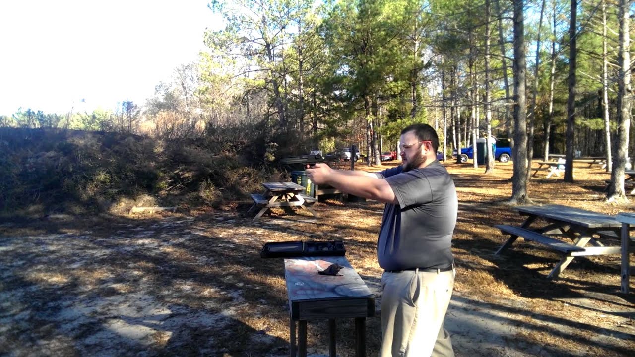 Shooting 50 AE desert eagle. - YouTube
